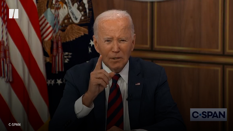 ‘Whoa!’: Flying Debris Hits Anderson Cooper In Face During Live ...