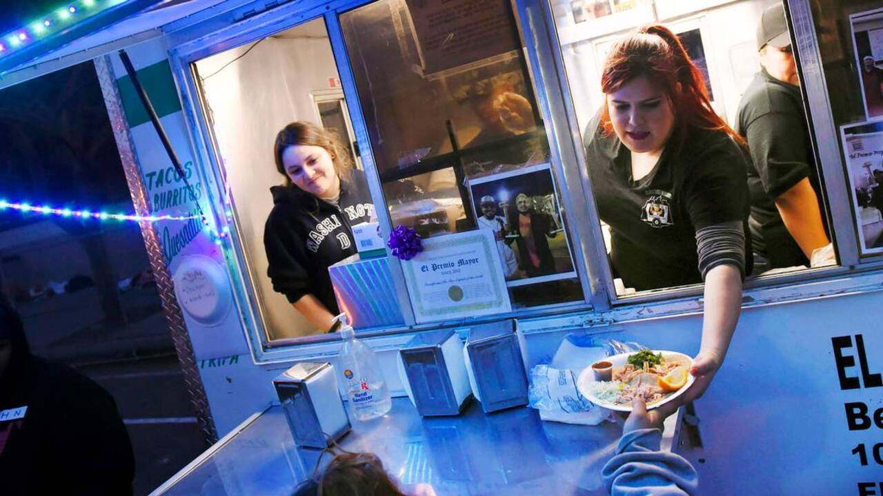 Two trucks from Taco Truck Throwdown serve free tacos, burritos to ...