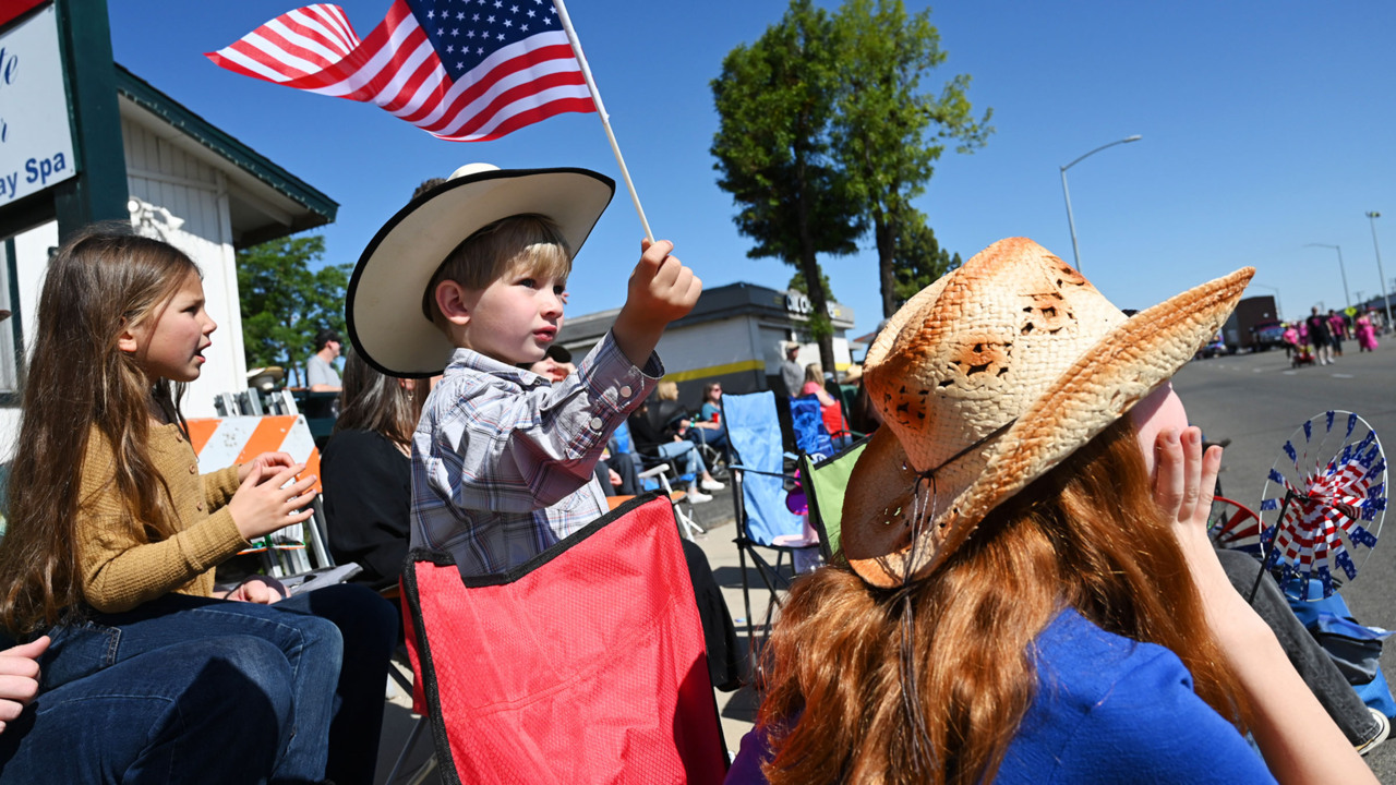 Clovis Rodeo Parade returns after two-year absence | Fresno Bee