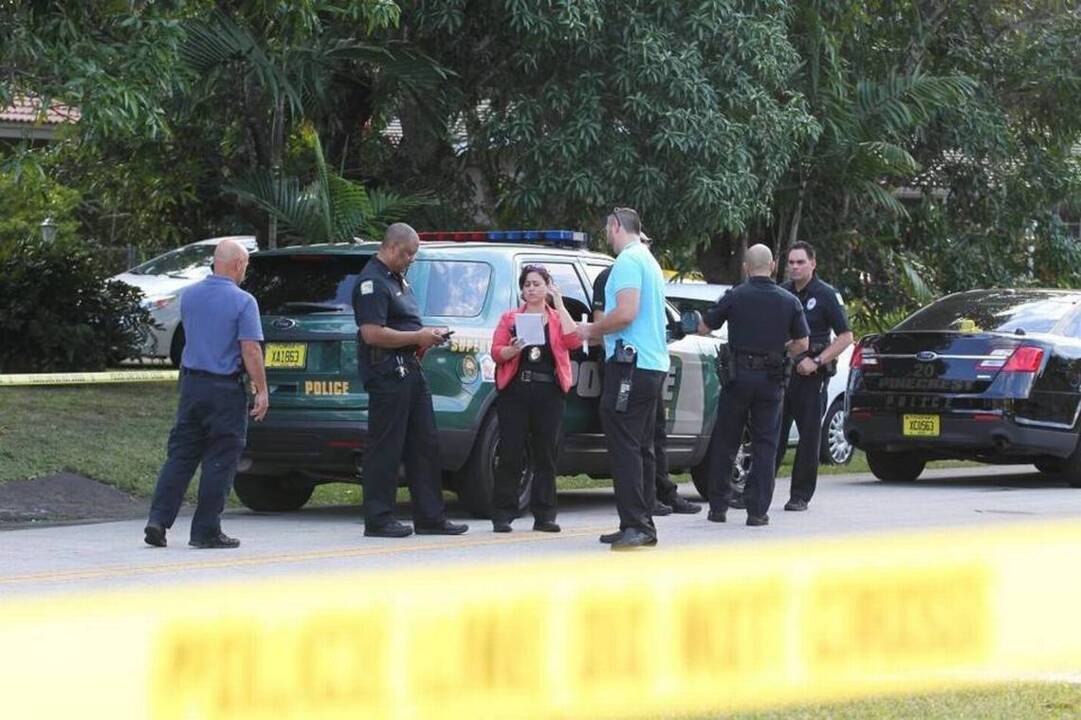 Pinecrest police respond to a child left in a car | Miami Herald
