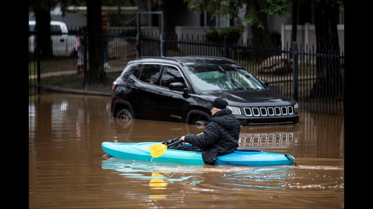 Merced resident uses kayak to reach Walmart after flooding | Merced Sun ...