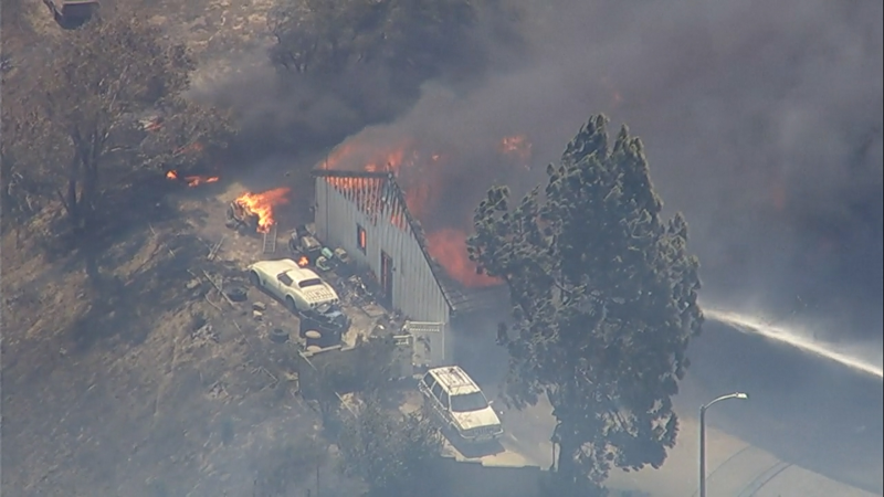 Sandy Fire rages through California's Simi Valley | AccuWeather