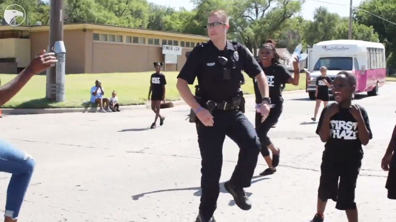 Video: Police officer dances in Juneteenth parade | Modesto Bee