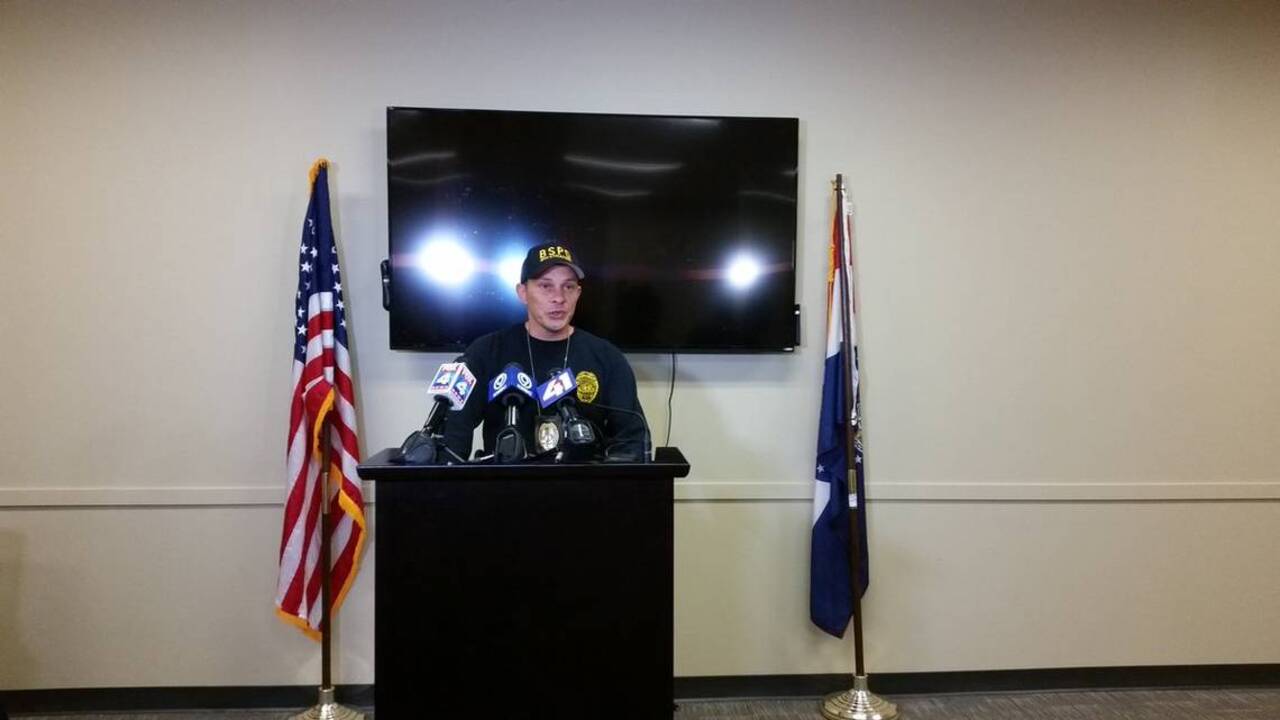 Blue Springs police discuss fatal shooting at apartment | The Kansas ...