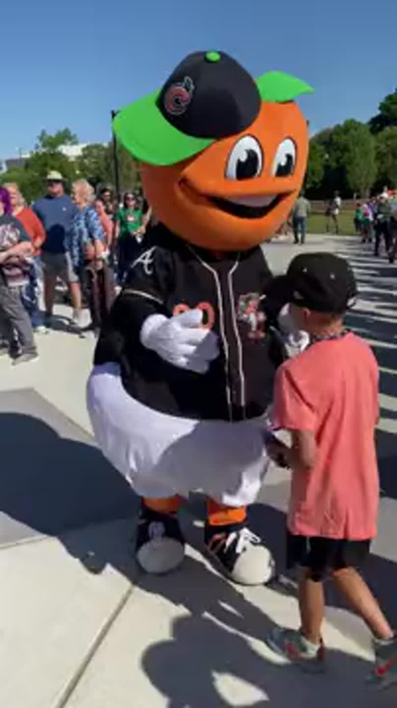 Columbus Clingstones mascot welcomes fans outside Synovus Park (Video ...