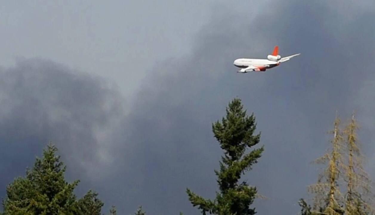 Large airdrop tanker helps fight Rochester brush fire | Biloxi Sun Herald