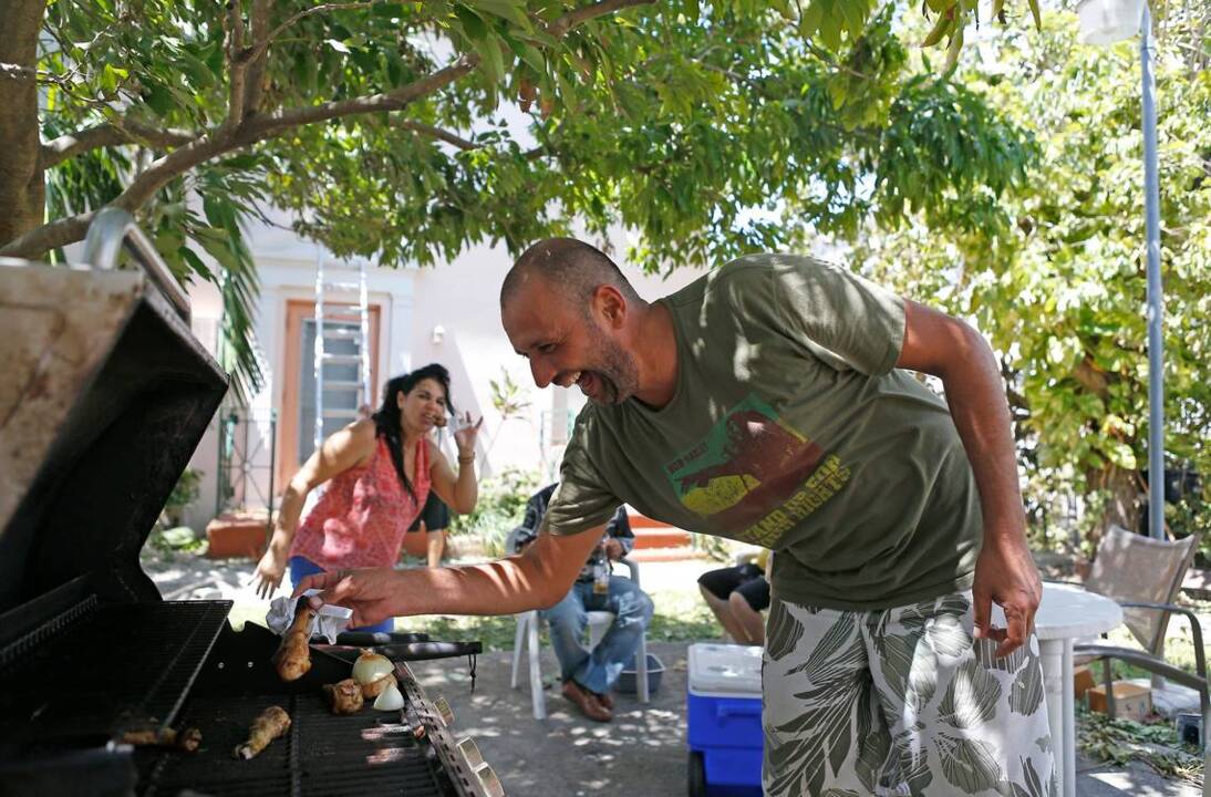 Miami Beach residents begin clean up after Hurricane Irma | Raleigh ...