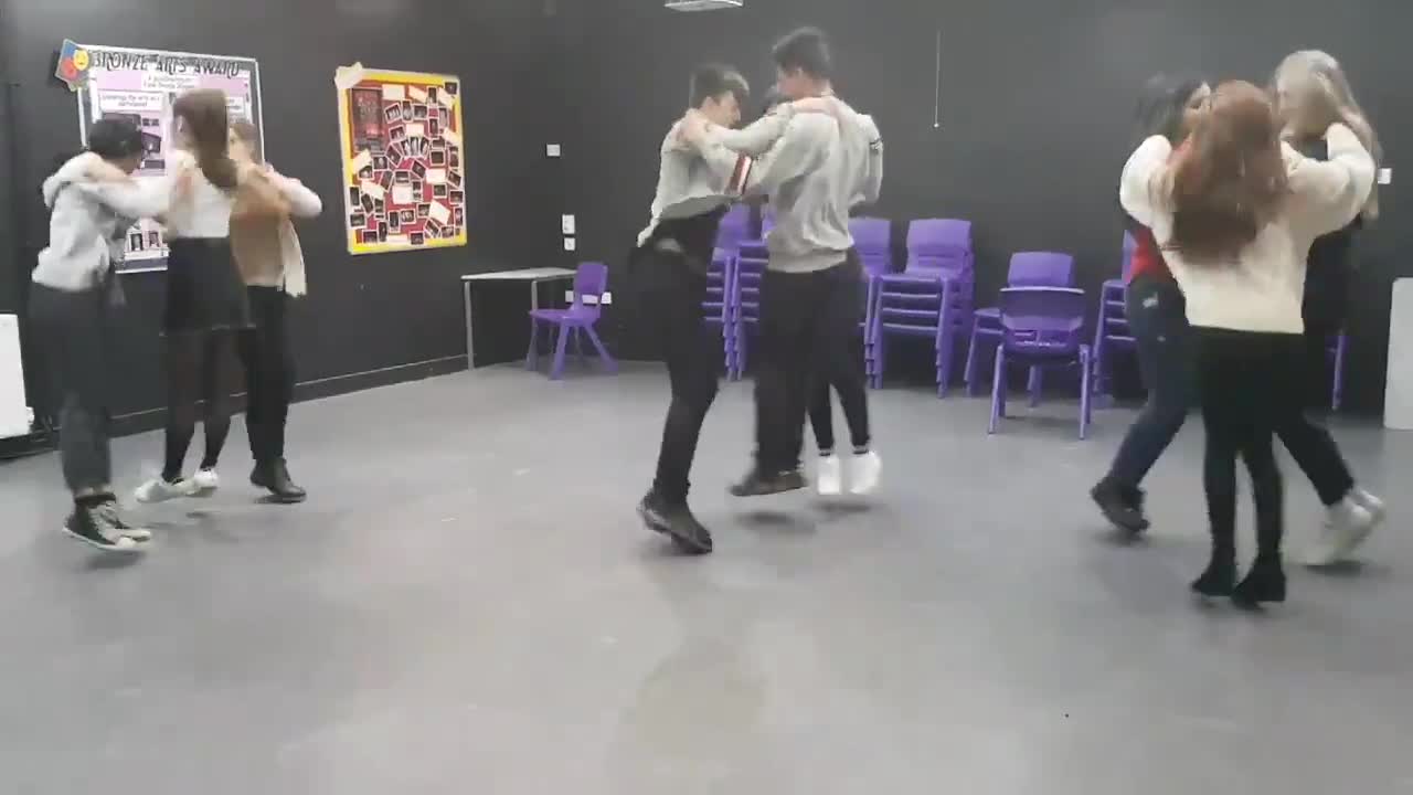 The 'Triangle Dance' Is The New Floss – So It's Time To Get Practising ...