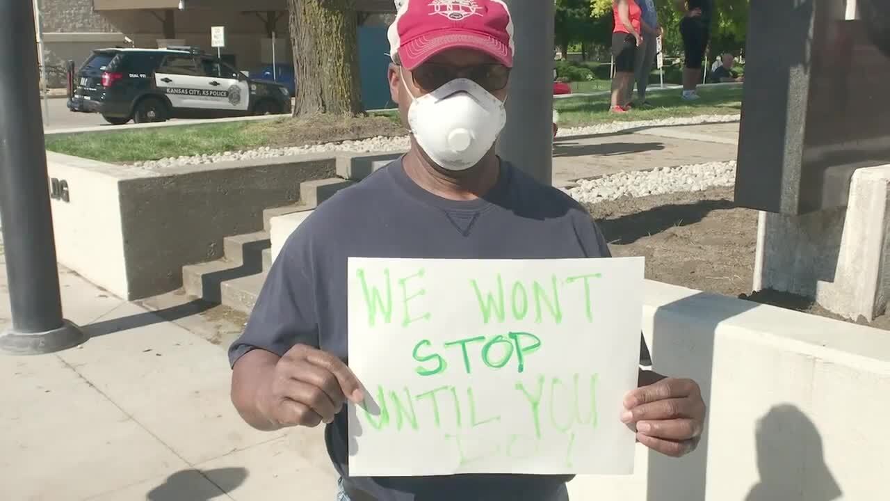 Protesters rally in Kansas City, Kansas, to protest police abuse ...