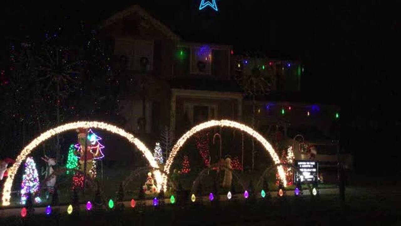 Ornate Christmas-themed light show | Lexington Herald Leader