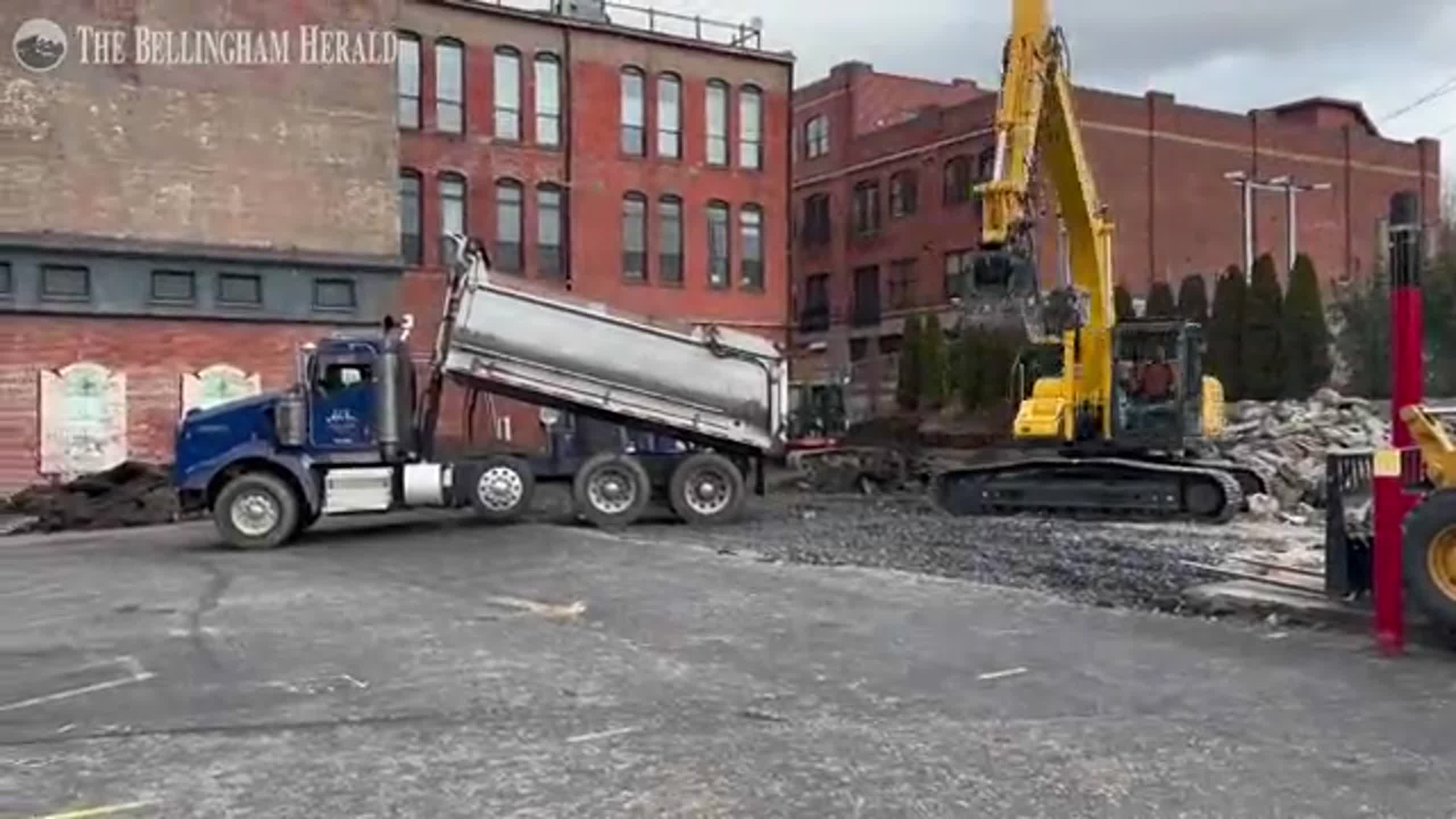 Iconic Bellingham Zane Burger building undergoes demolition ...