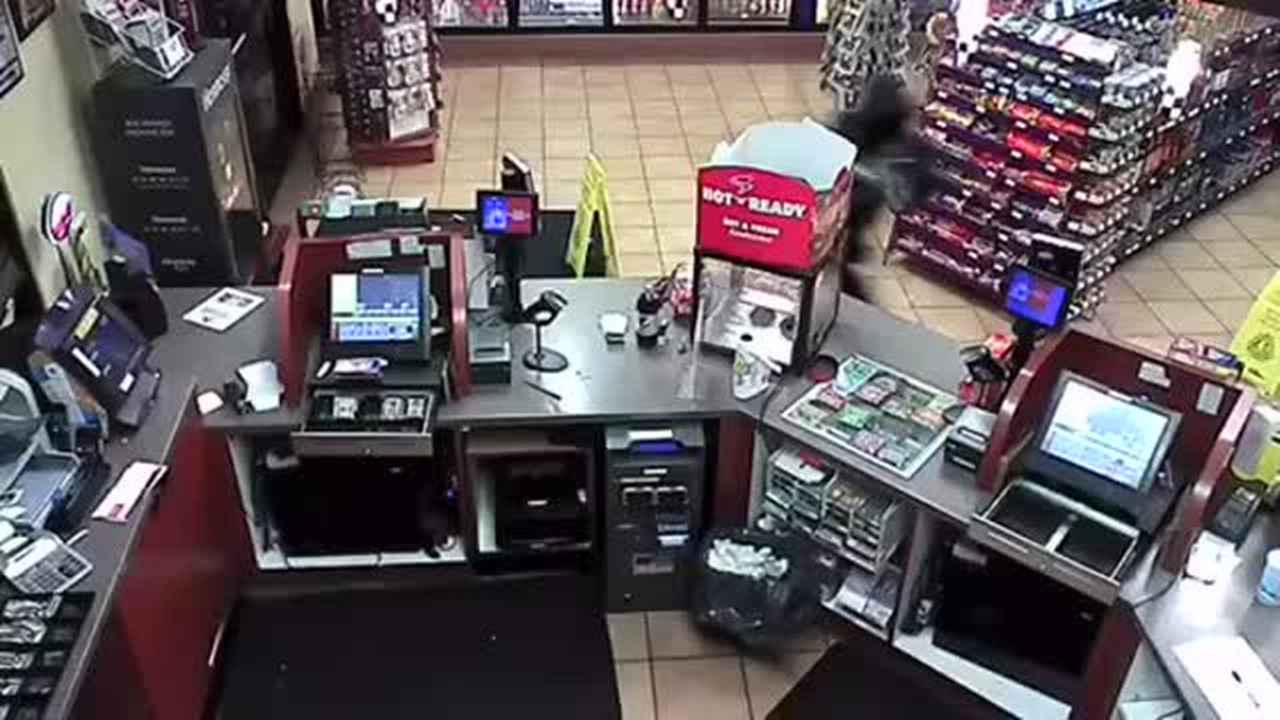 Raw Video: Modesto robbery at Cruisers gas station that led to fatal ...