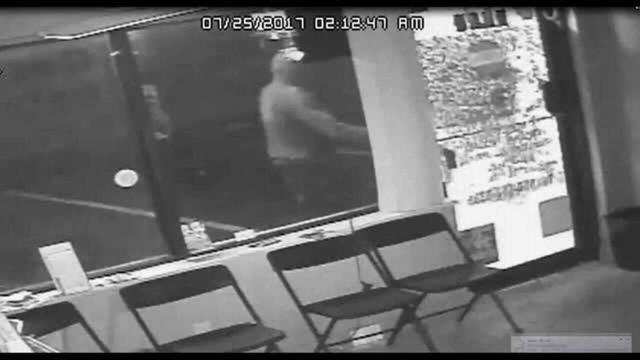 Man is seen stealing phones at King Mobile Phone store in Miramar ...