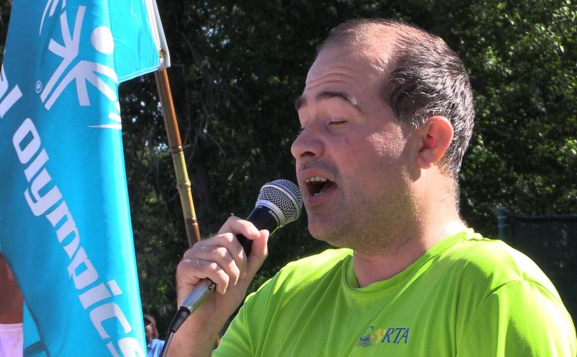 Video Notebook: Special Olympian sings National Anthem before ...