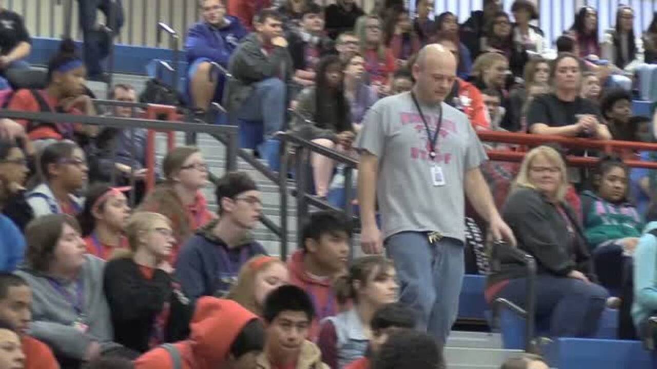 Teacher receives proper send off before military deployment | Wichita Eagle