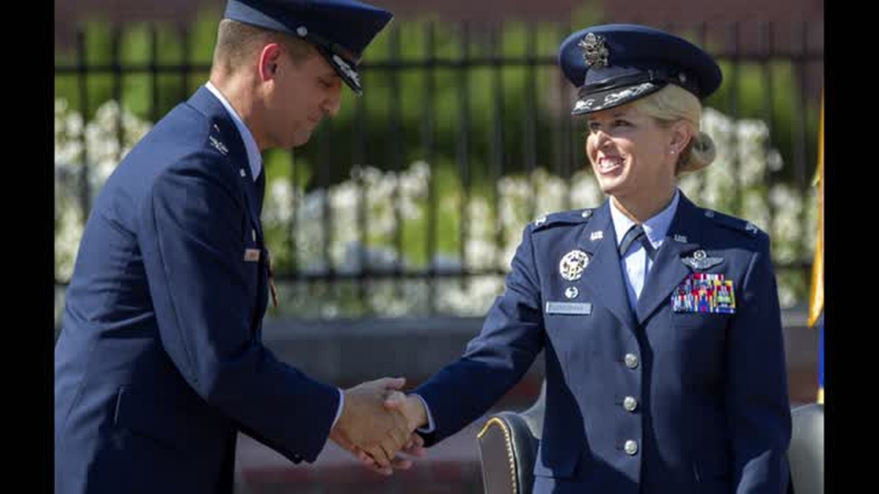 Col. Laura Lenderman new commander 375 Air Mobility Wing | Belleville ...