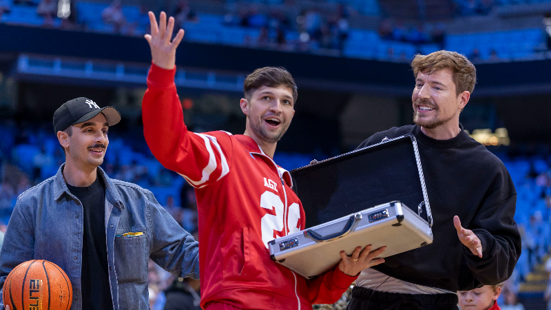 Jimmy Donaldson, the YouTube Influencer MrBeast, gives away $250,000 in ...