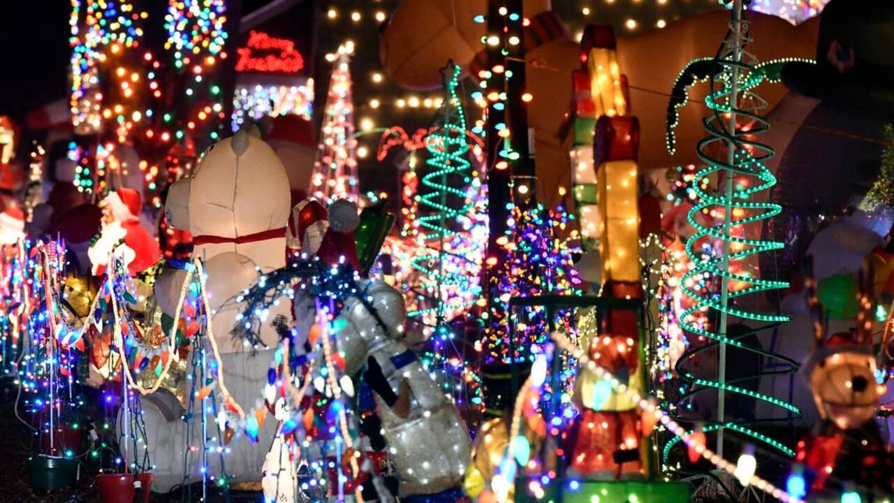 Automobiles come to standstill to view Christmas lights in Perry | San ...
