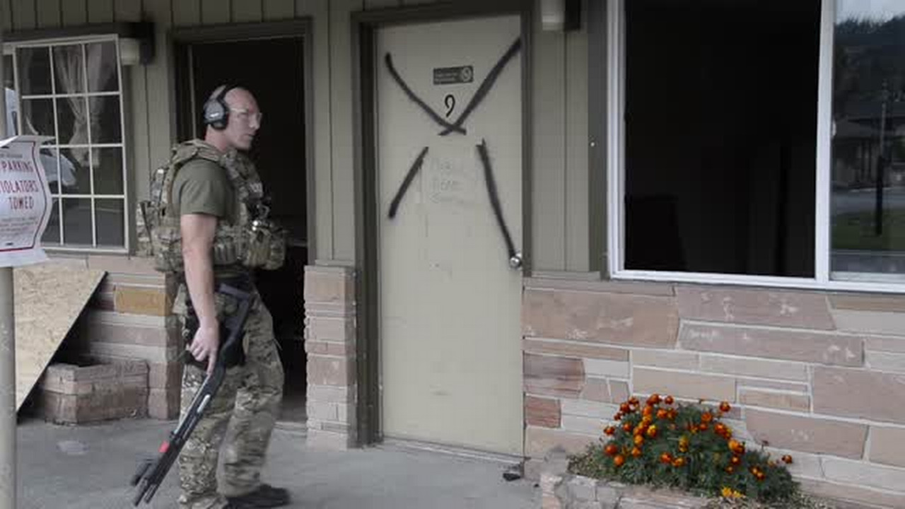 Video: Bellingham Police SWAT opens door with shotgun | Bellingham Herald