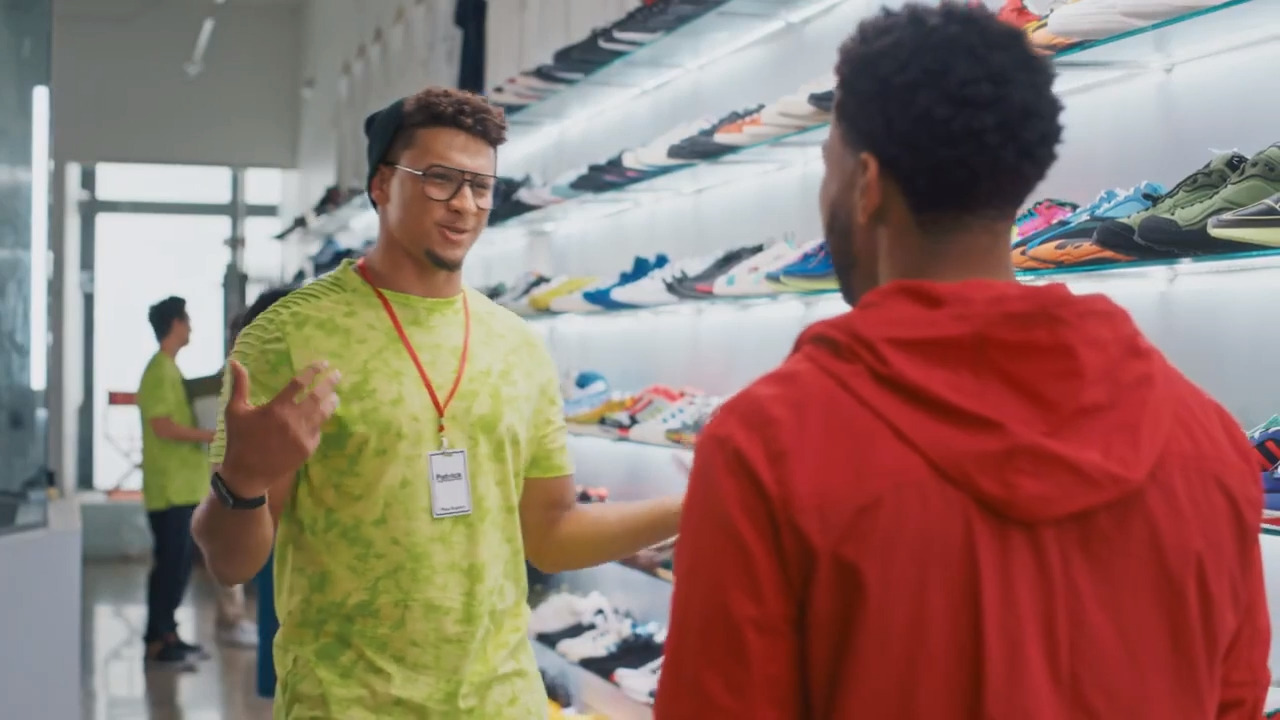 Chiefs’ Quarterback Patrick Mahomes plays a sneaker salesman in new ...