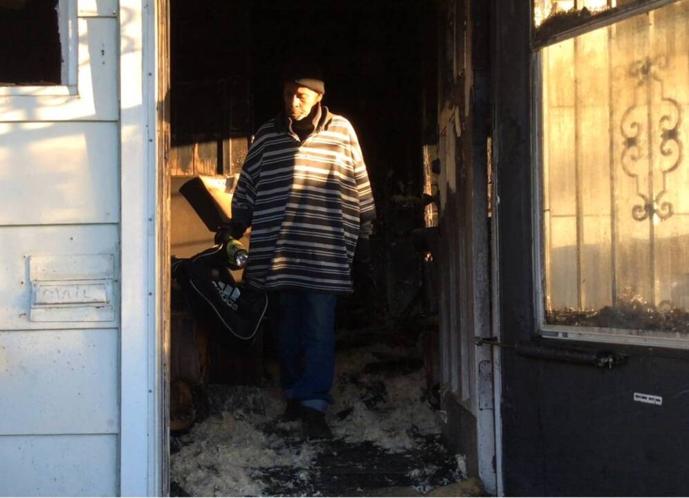 Neighbor saves Michael, Charlie and Leonard Davis from house fire ...