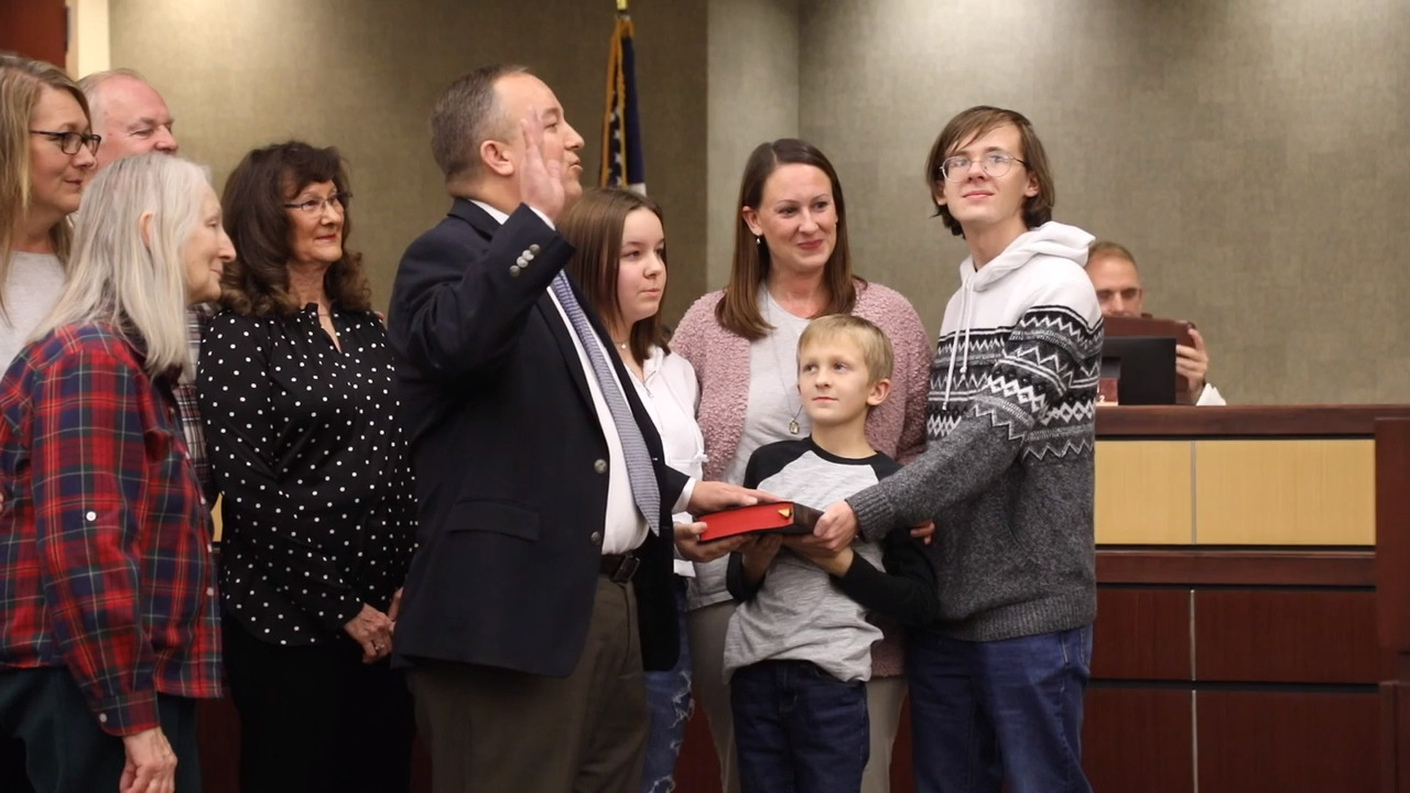 Robert Simison is sworn in as Meridian's new mayor | Idaho Statesman