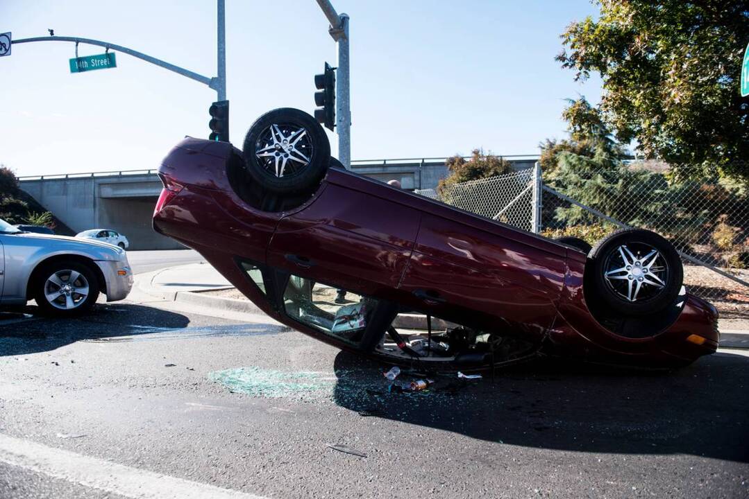 Merced Police respond to minor injury rollover crash at intersection of ...
