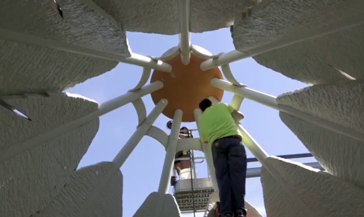 It's hard work cleaning KC's Shuttlecock sculptures | The Kansas City Star