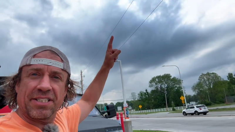 Supercell storms begin developing amid high severe threat in Illinois ...