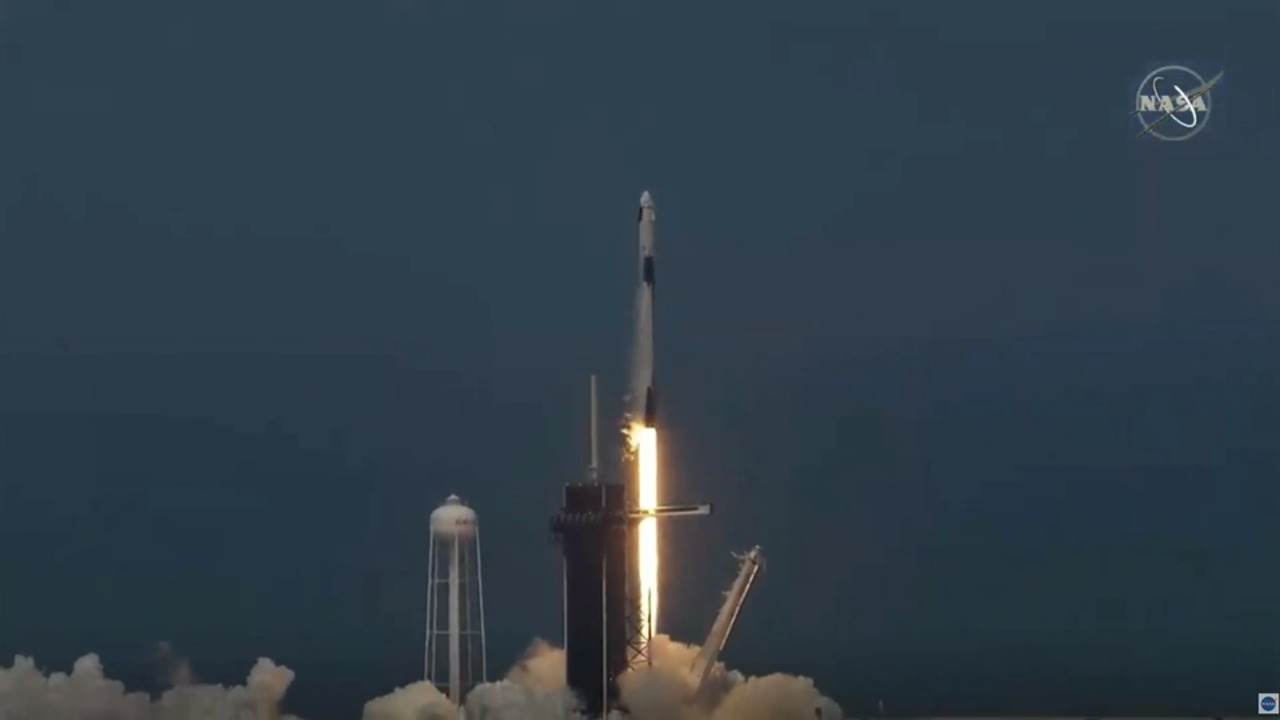 SpaceX successfully launches rocket with 2 NASA astronauts | Miami Herald