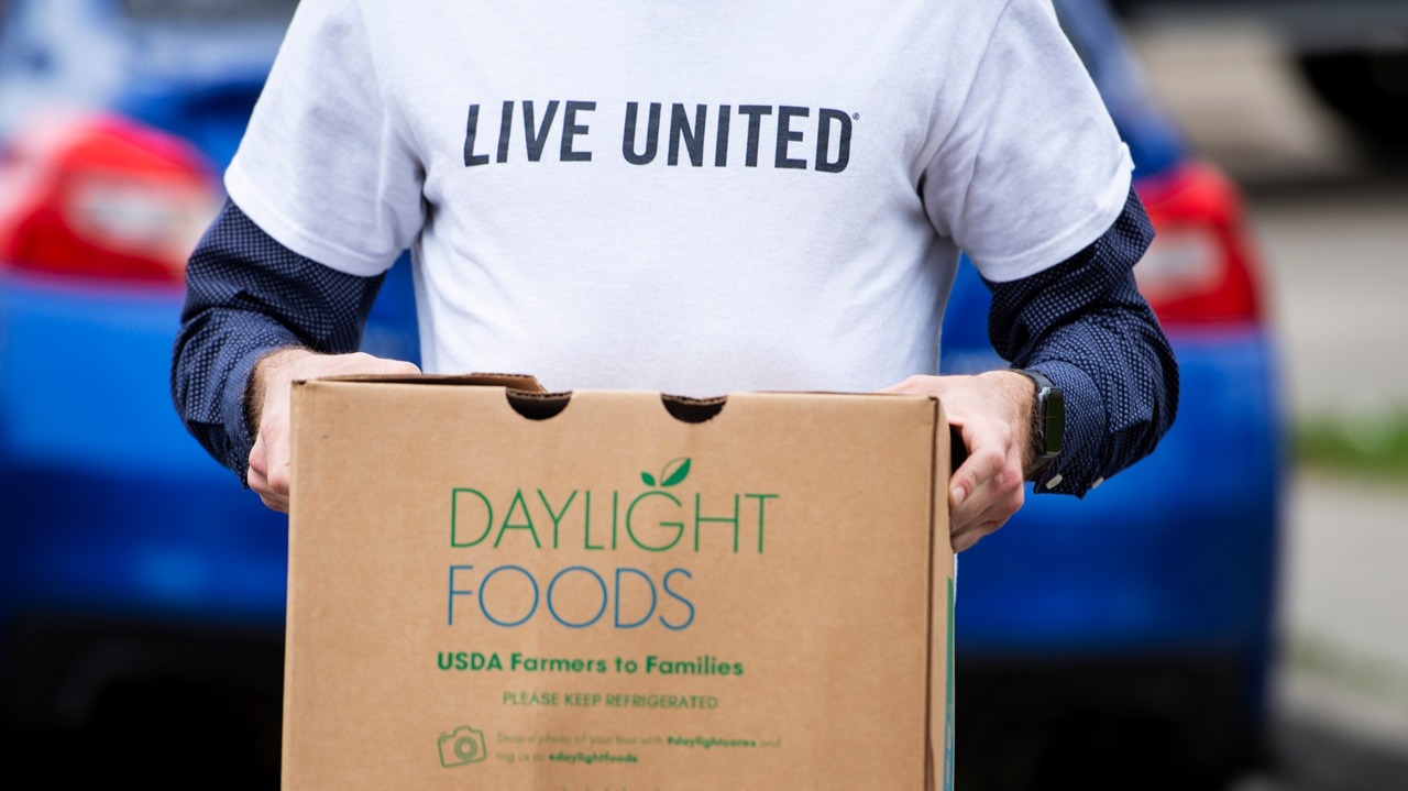 Food boxes distributed to area residents by United Way of Merced County ...