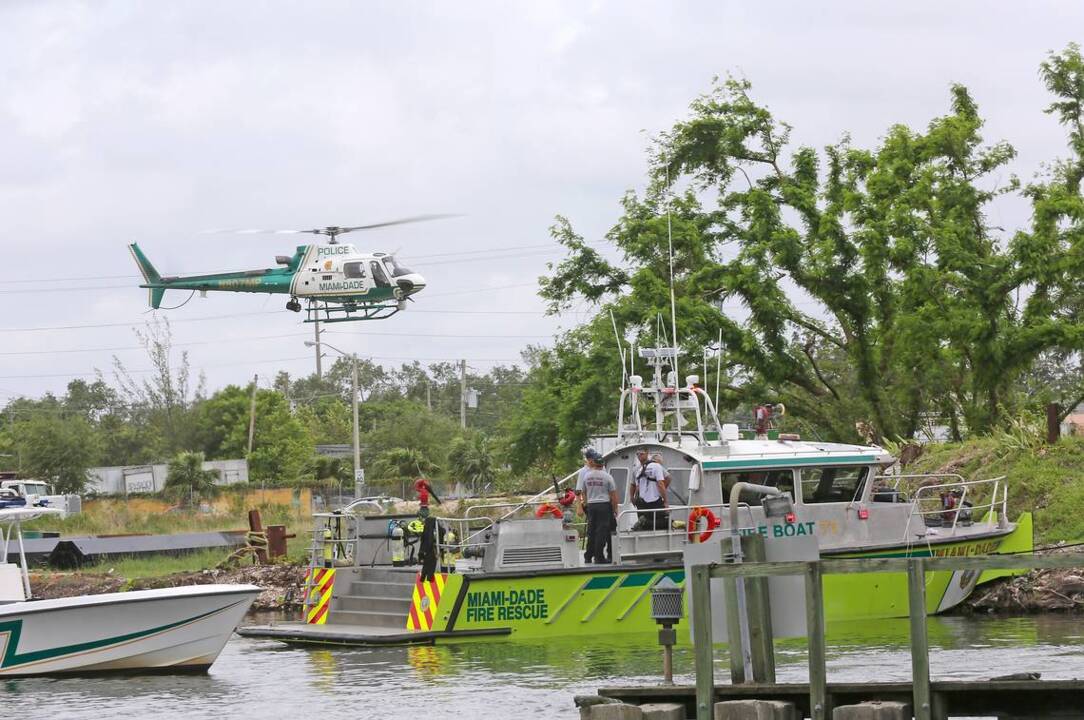 Bank robber shot and killed after police chase | Raleigh News & Observer
