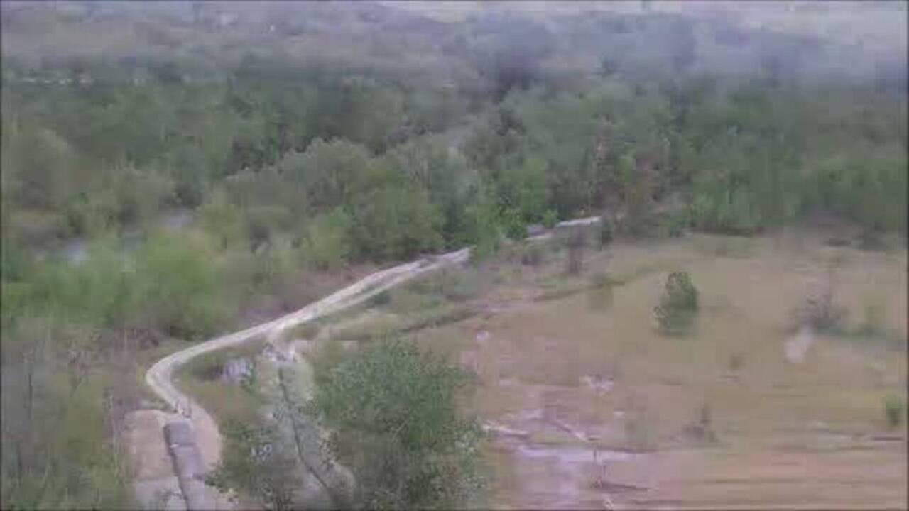 'Muscle wall' installed next to levee | Centre Daily Times