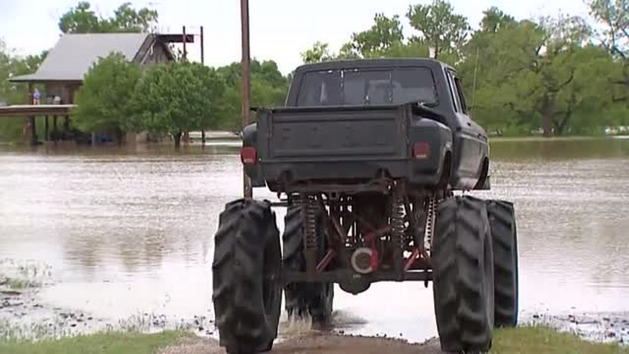 "Redneck rescue" from floodwaters in Millsap | Fort Worth Star-Telegram