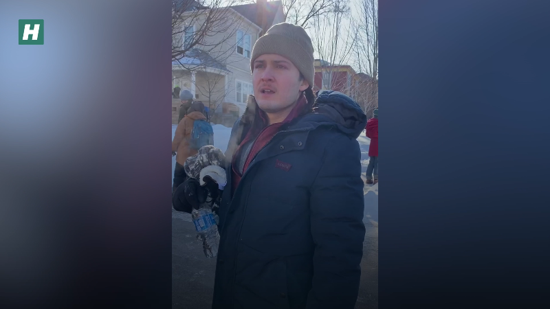 Newsmax Host Holds Phone Like A Gun To Defend Agents Who Shot Alex ...