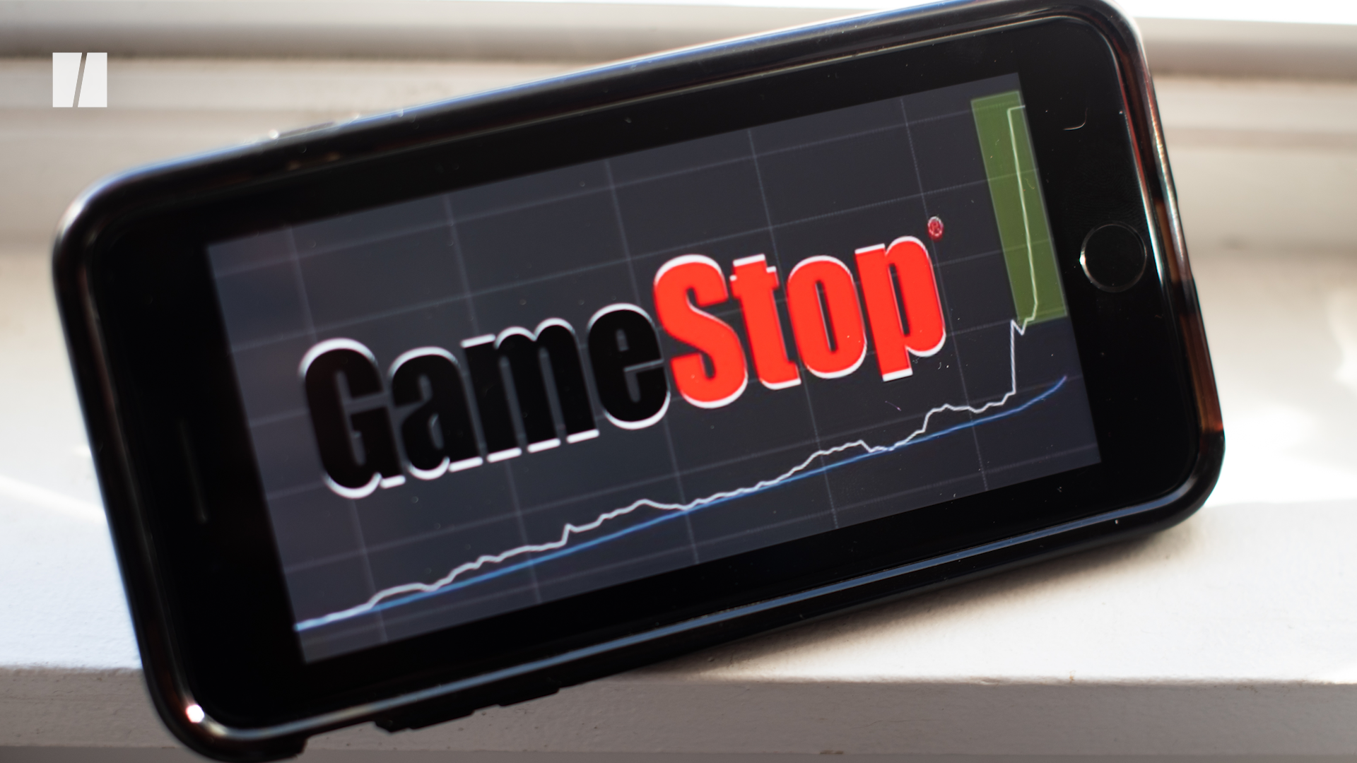 Reddit Crashes Super Bowl With 5-Second Ad Addressing GameStop Drama ...