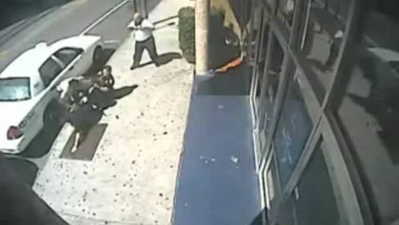 Bystanders help cops take down suspect | Miami Herald
