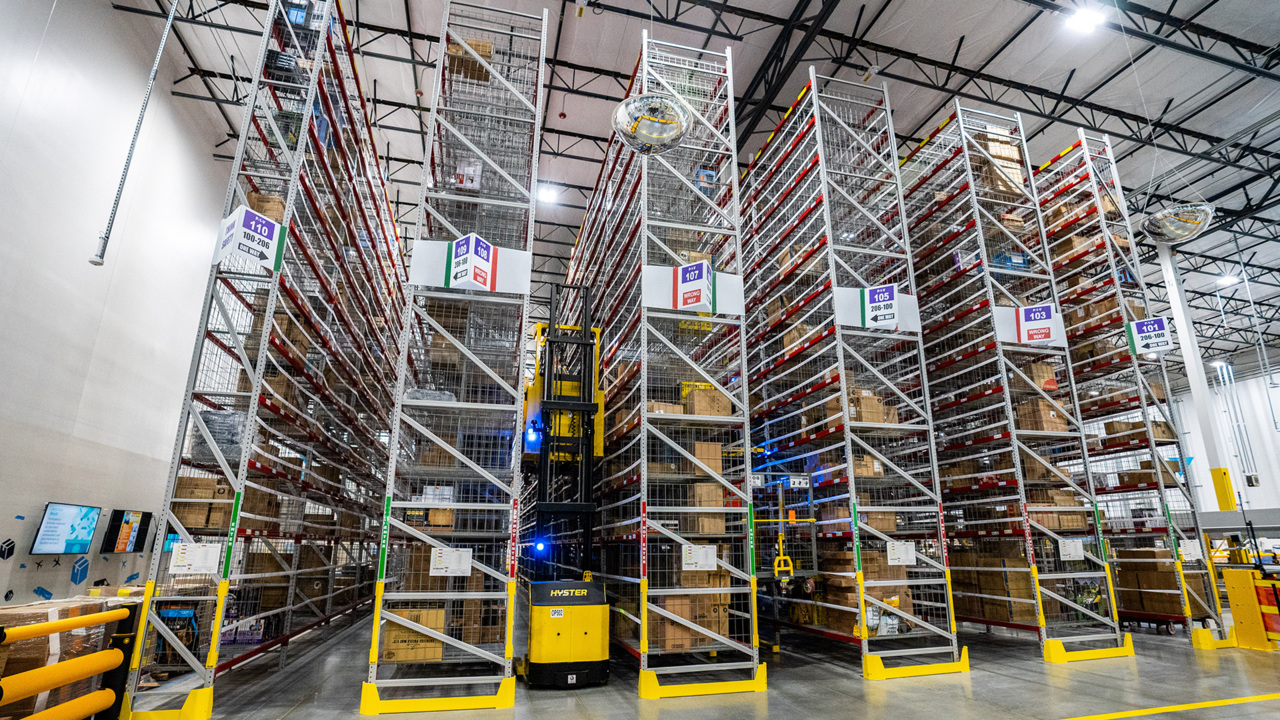 See inside the new Amazon same-day delivery service center | Sacramento Bee