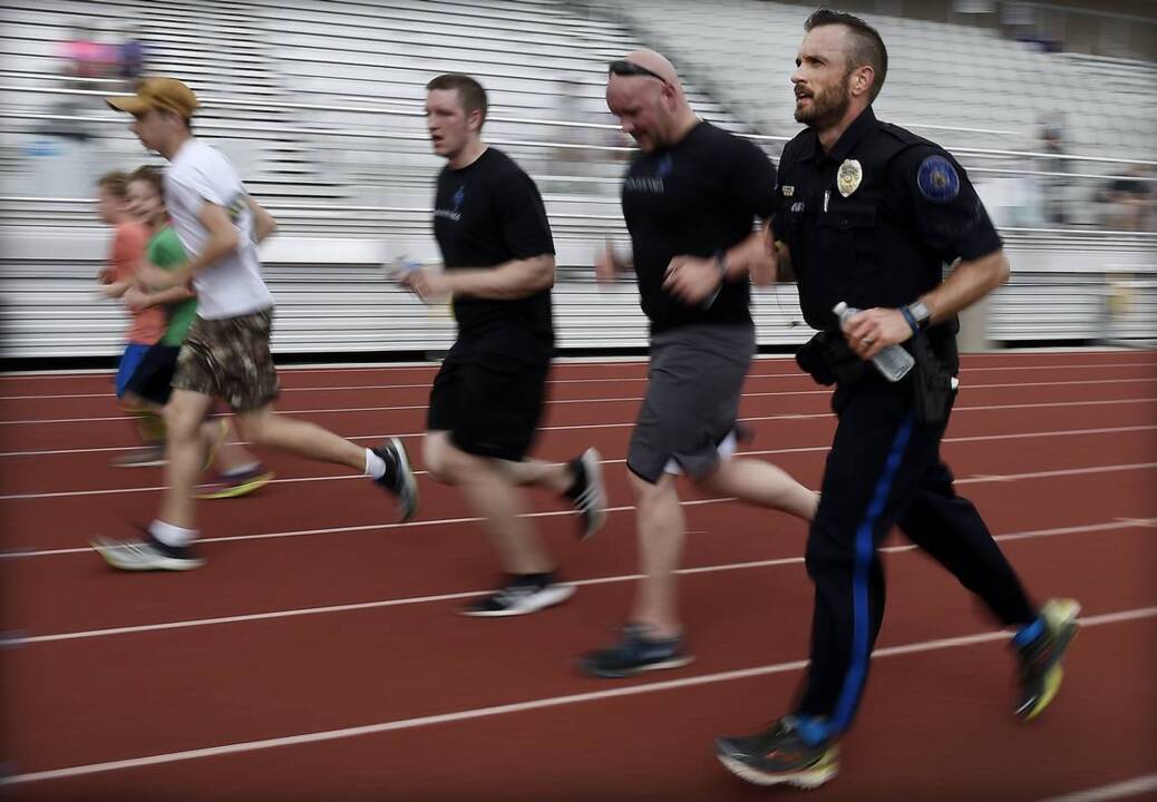 Police officer runs a marathon to help a wounded fellow officer ...