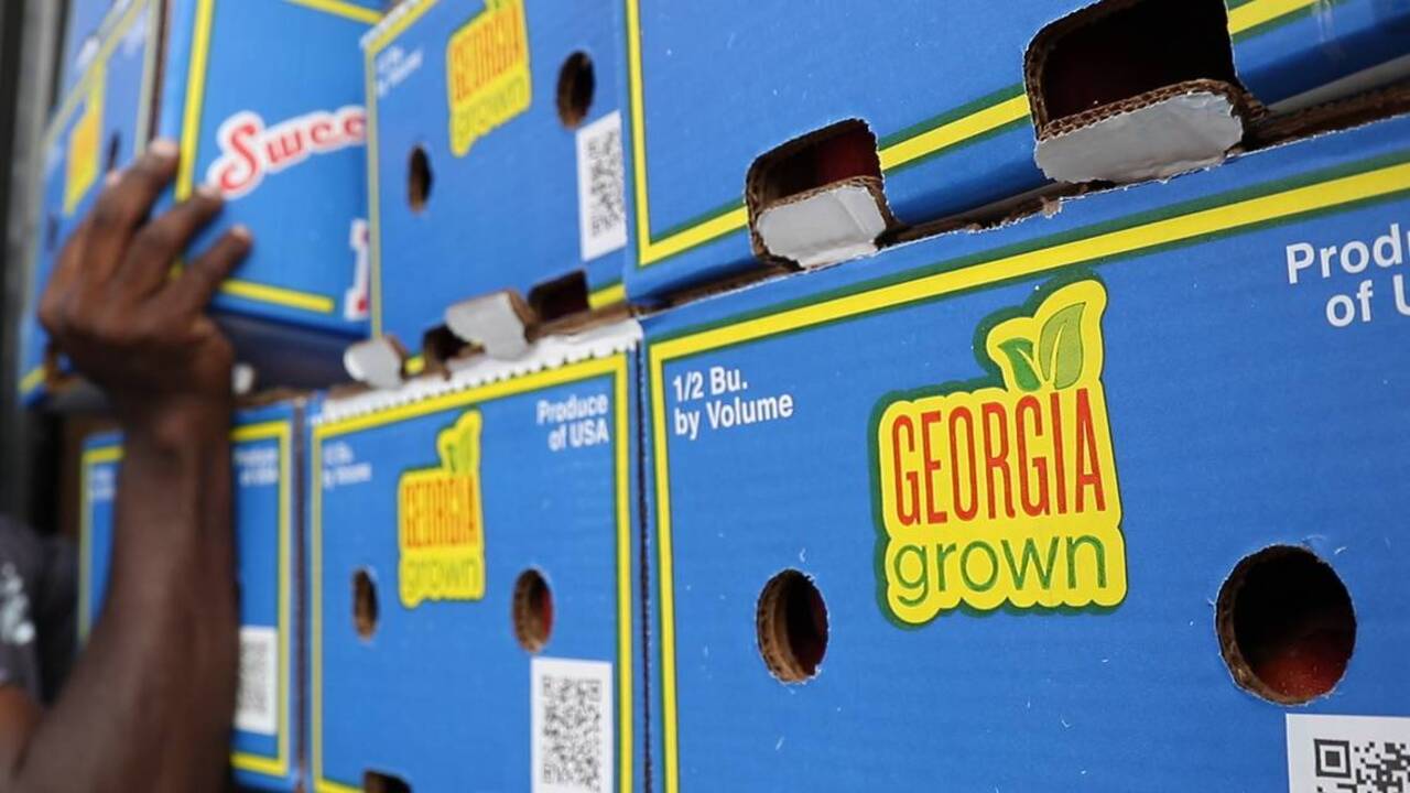 Georgia Peach truck stops into Danville | Macon Telegraph