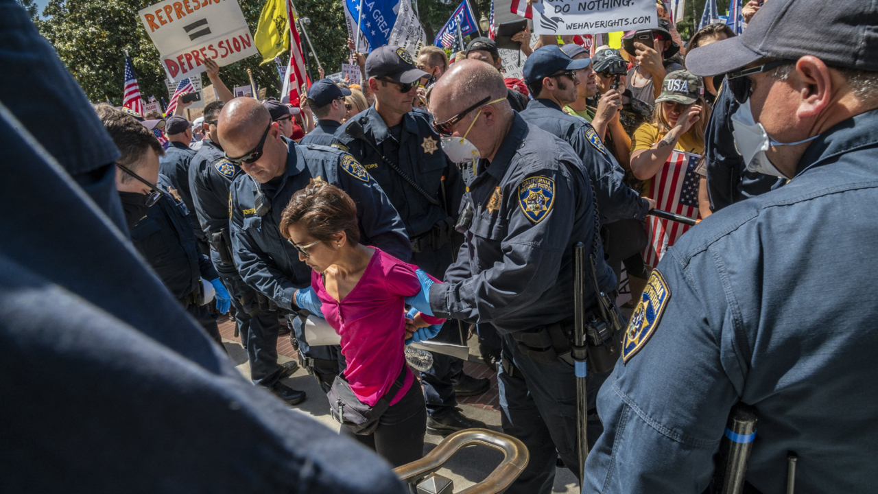 Watch CHP disperse protesters at CA Capitol | The Sacramento Bee