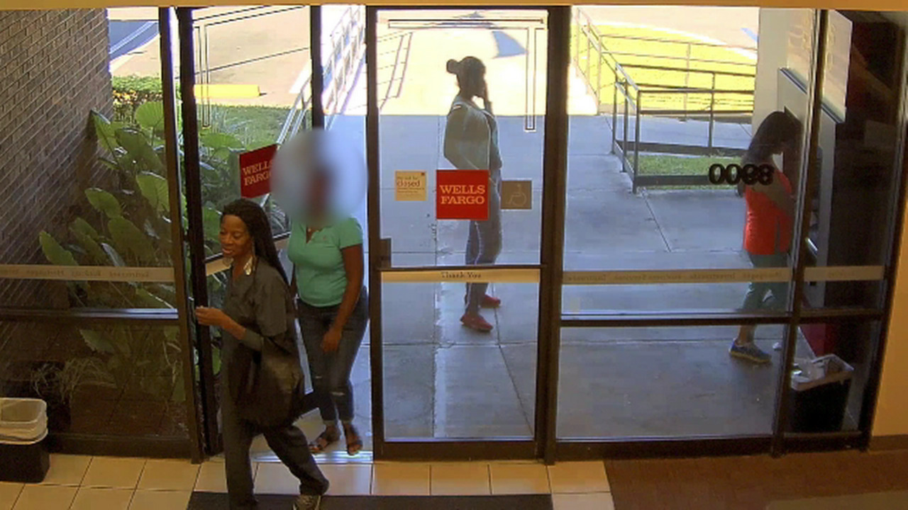 Two women abduct, robs other women, police say | Miami Herald