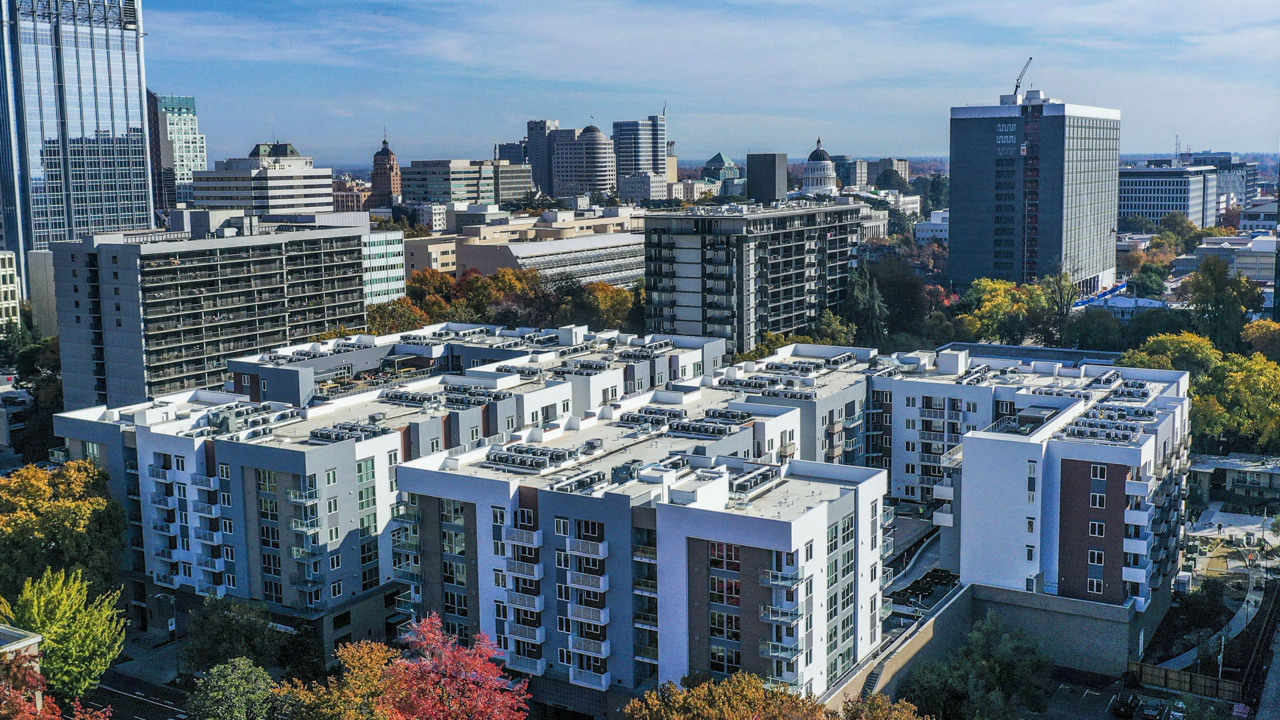 Drone video: Sacramento's Capitol Towers new apartment complex ...