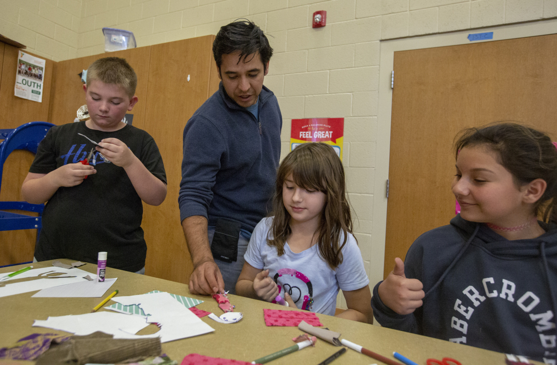 Author and illustrator Duncan Tonatiuh visits Cottonwood Elementary ...