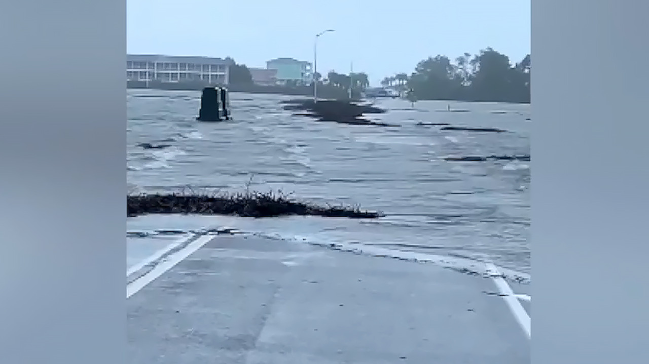 Hurricane Ian sends water flowing over coastal NC causeway | Raleigh ...