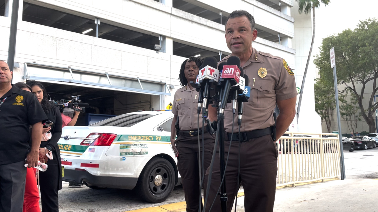 Undercover cop hospitalized after shooting in Miami | Miami Herald