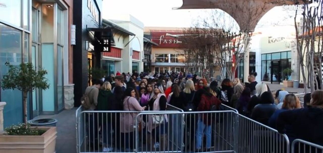 Fans of makeup guru Jeffree Star flock to cosmetics store Morphe at ...
