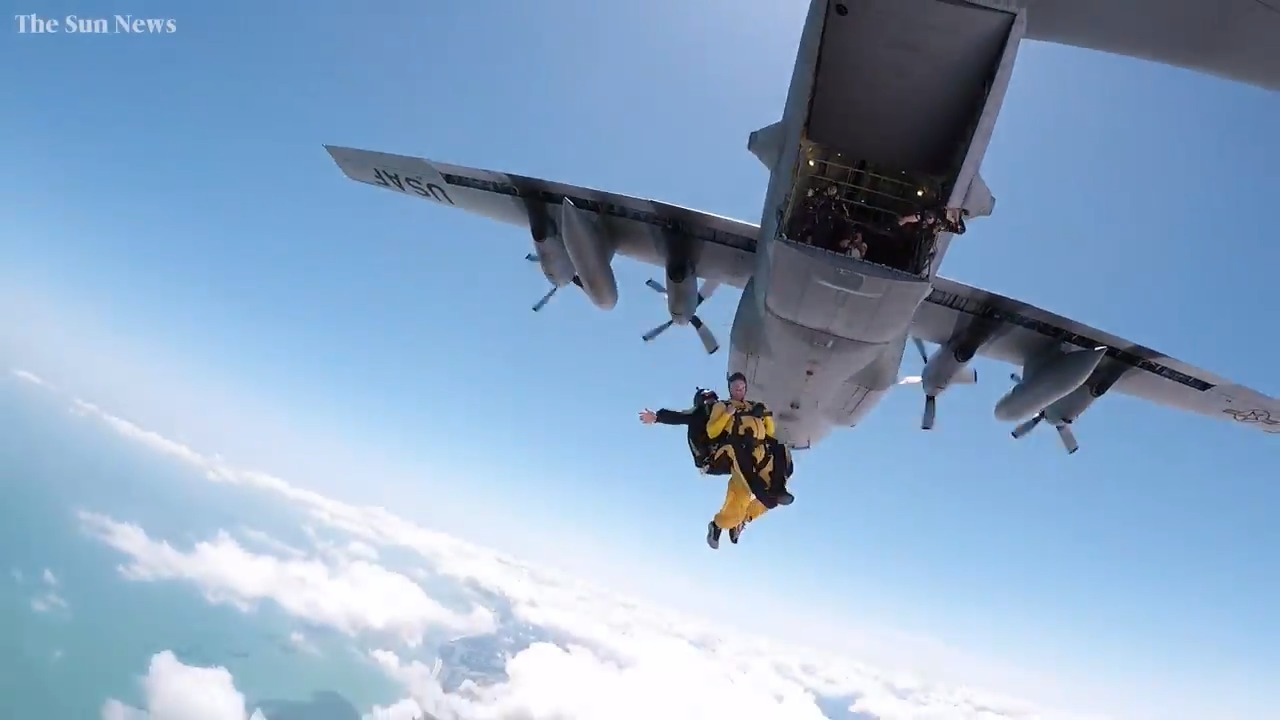 Sun News journalist gets rare experience of skydiving with the SOCOM ...