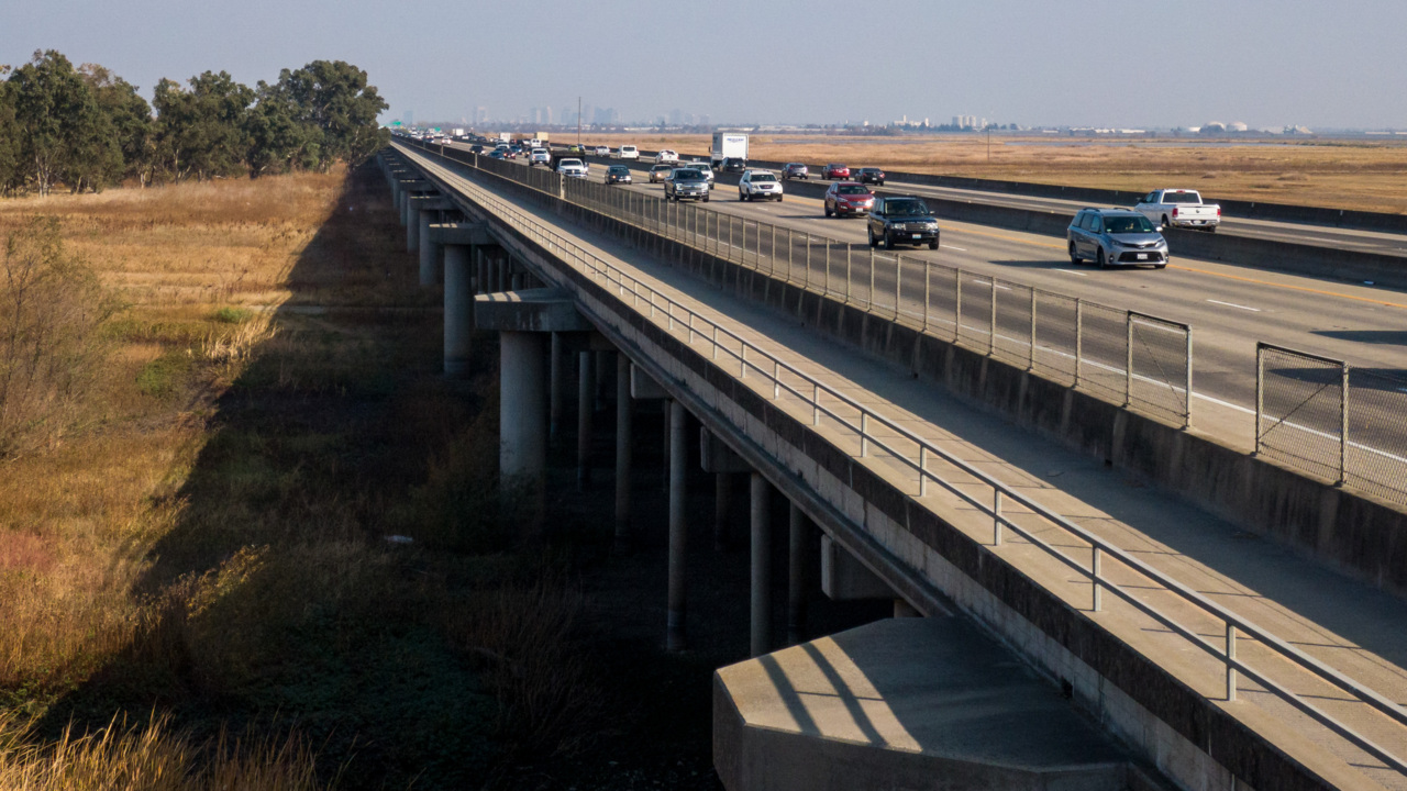 Yolo Causeway on I-80 freeway in CA to get new toll lane | Sacramento Bee