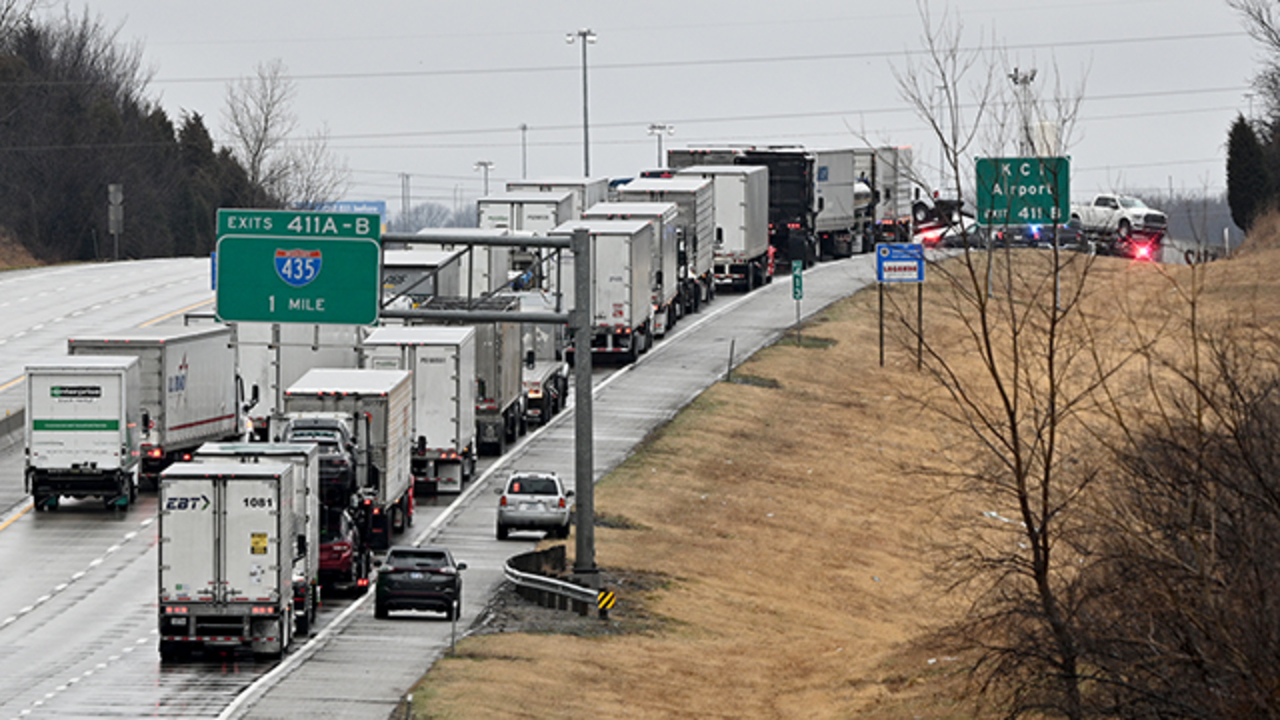 Fatal crash closes all lanes of I-70 near Legends Outlets | Kansas City ...